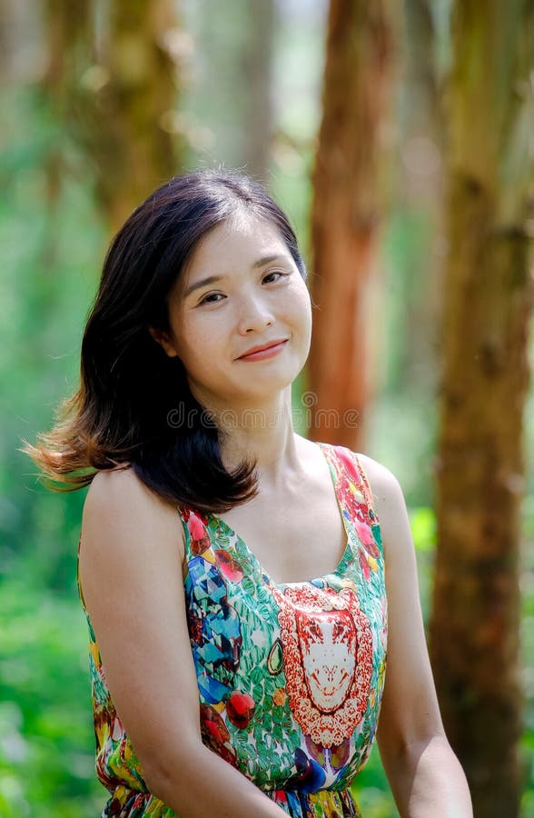 Mujeres chinas imagen de archivo. Imagen de confianza - 60390325