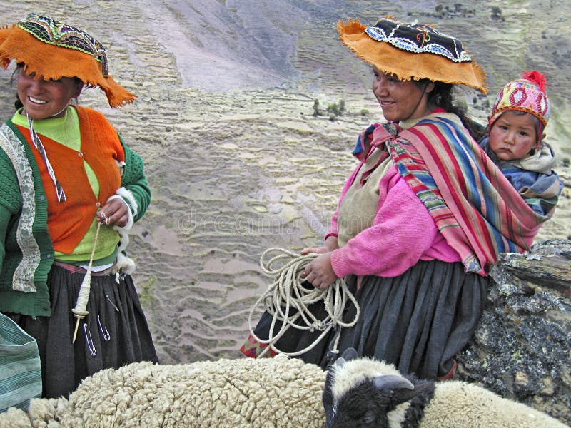 Mujeres en Perú norteño foto de archivo editorial. Imagen de carrying ...