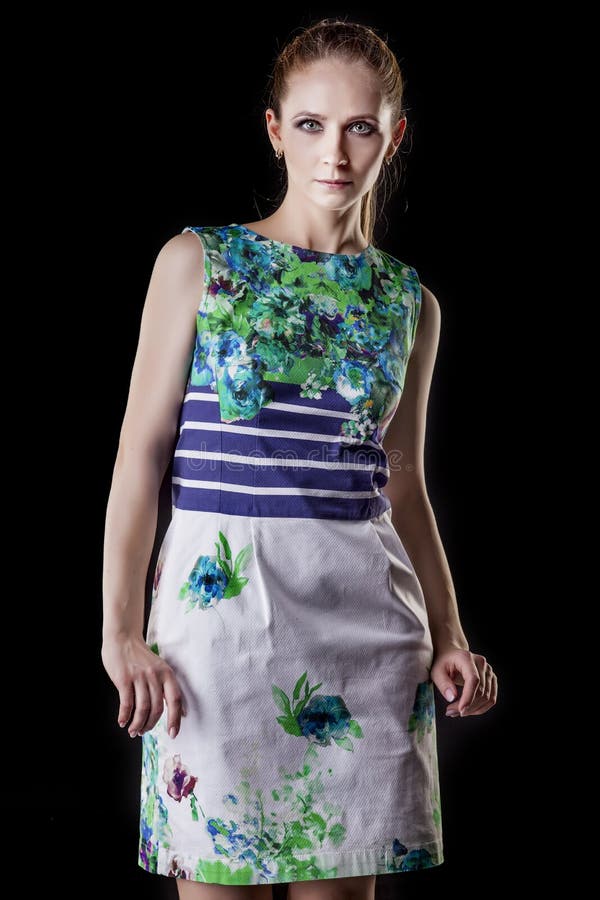 Mujeres Hermosas Modelo En Ropa De Moda Y Accesorios Sh Foto de archivo ...