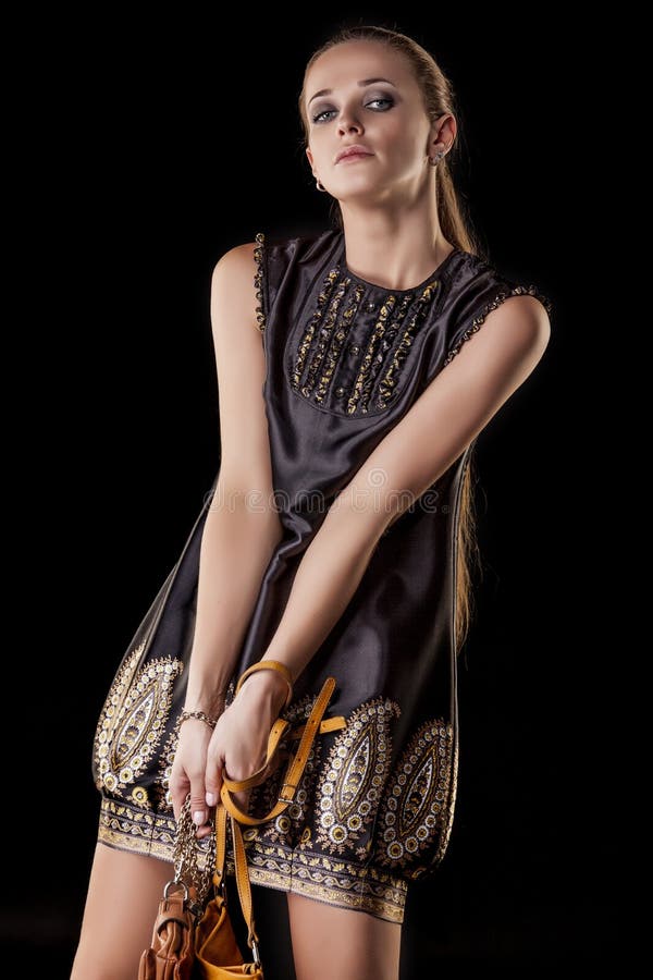 Mujeres Hermosas Modelo En Ropa De Moda Y Accesorios Sh Foto de archivo ...