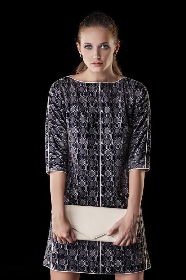 Mujeres Hermosas Modelo En Ropa De Moda Y Accesorios Sh Foto de archivo ...