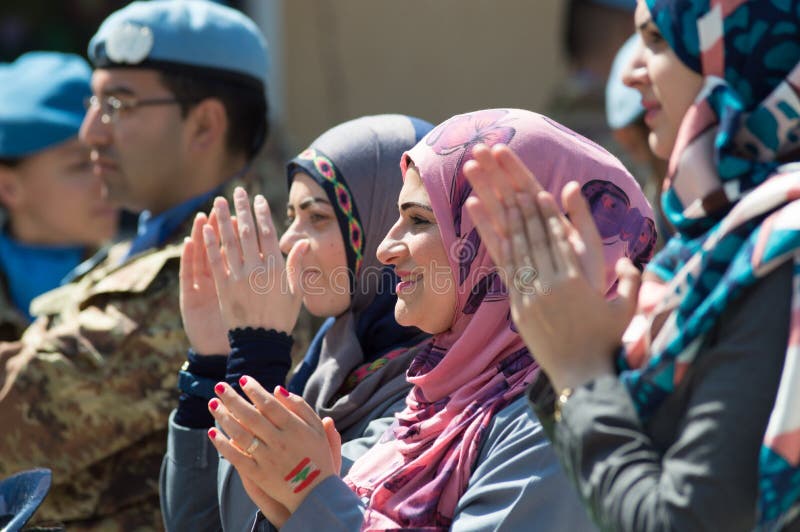 Mujeres libanesas fotografía editorial. Imagen de donaciones - 39325747