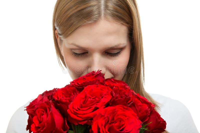 Mulher Encantadora Nova Com Um Ramalhete De Rosas Vermelhas Foto de ... Mulher Encantadora Nova Com Um Ramalhete De Rosas Vermelhas Foto de ...
