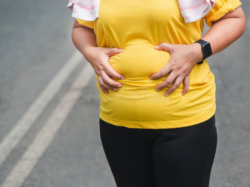 Mulher Com Excesso De Peso Segurando Sua Barriga Conceito De Perda De ...