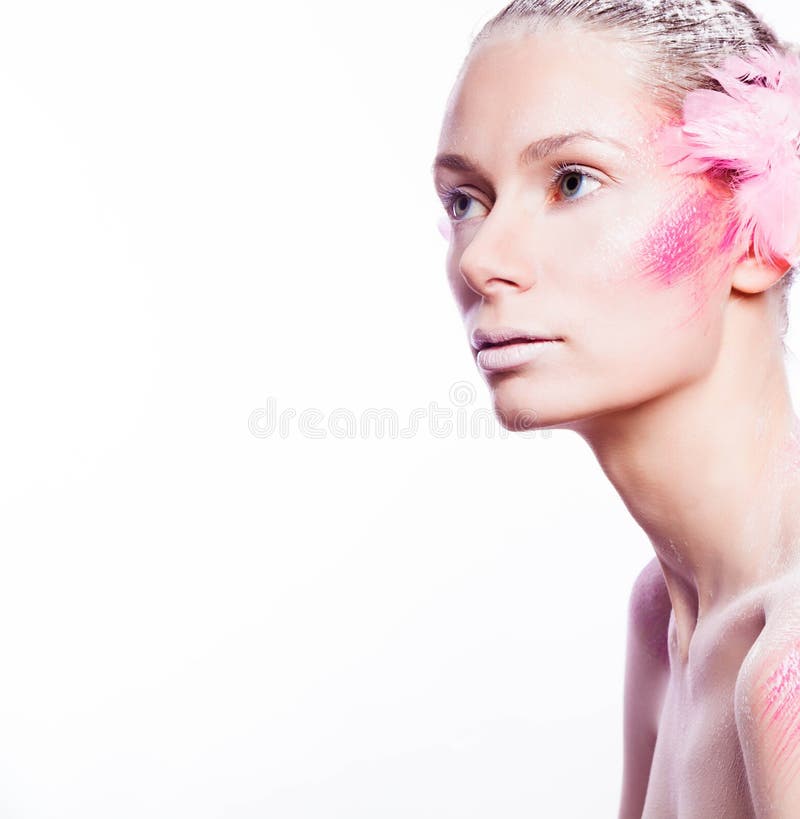 Mulher Da Forma Com Arte Cor-de-rosa Da Cara Imagem de Stock - Imagem ...