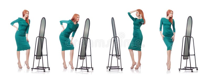 Mulher Experimentando Roupas Novas Em Branco Imagem de Stock - Imagem ...