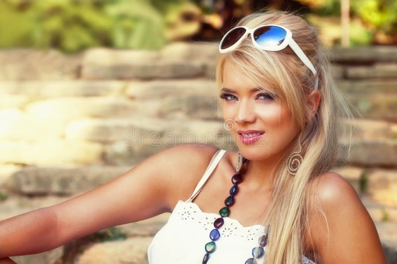 Mulheres Louras Maravilhosas Imagem de Stock - Imagem de isolado ...