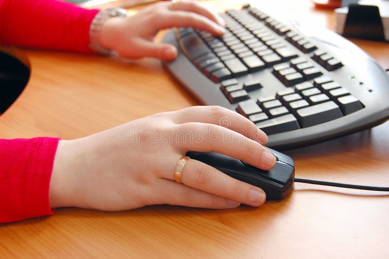 Mulher No Trabalho, a Digitar Imagem de Stock - Imagem de funcionamento ...