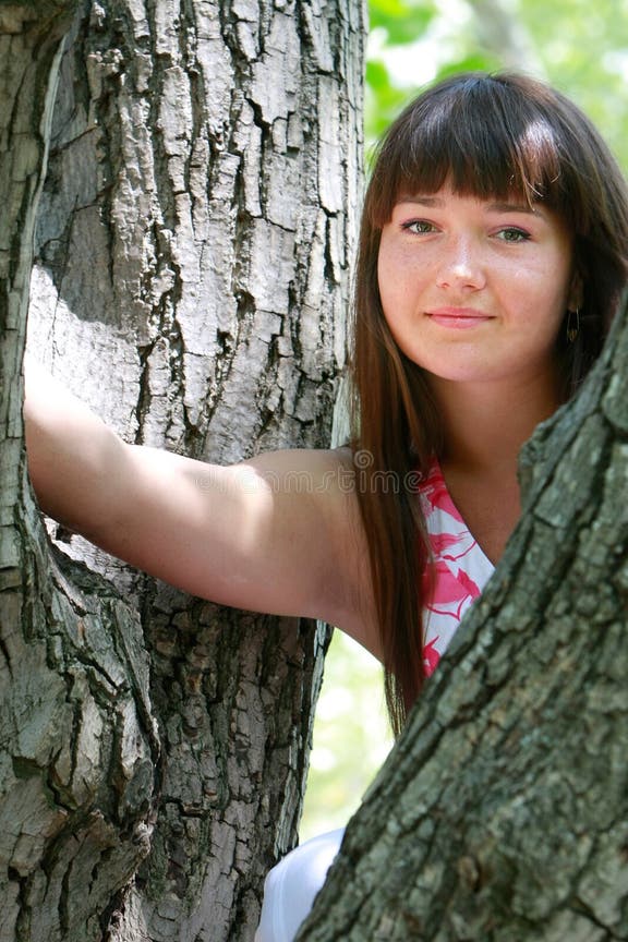 Mulher Nova No Fundo Natural Imagem de Stock - Imagem de caucasiano ...