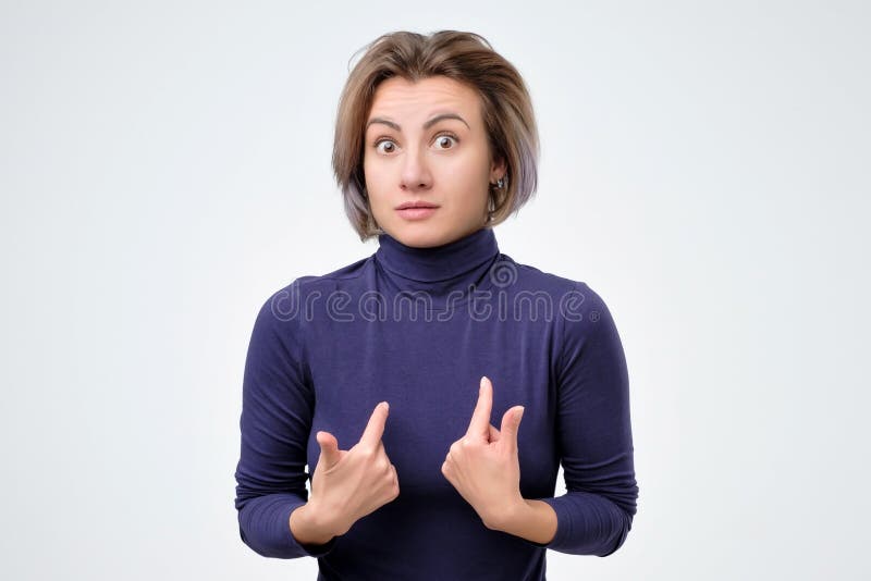 Mulher Que Defende-se Verbalmente, Deixando Perplexo a Expressão Imagem ...