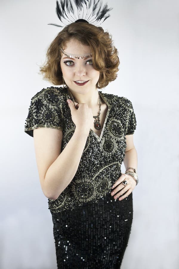 Mulher Vestida Como O Flapper Imagem de Stock - Imagem de brincos ...