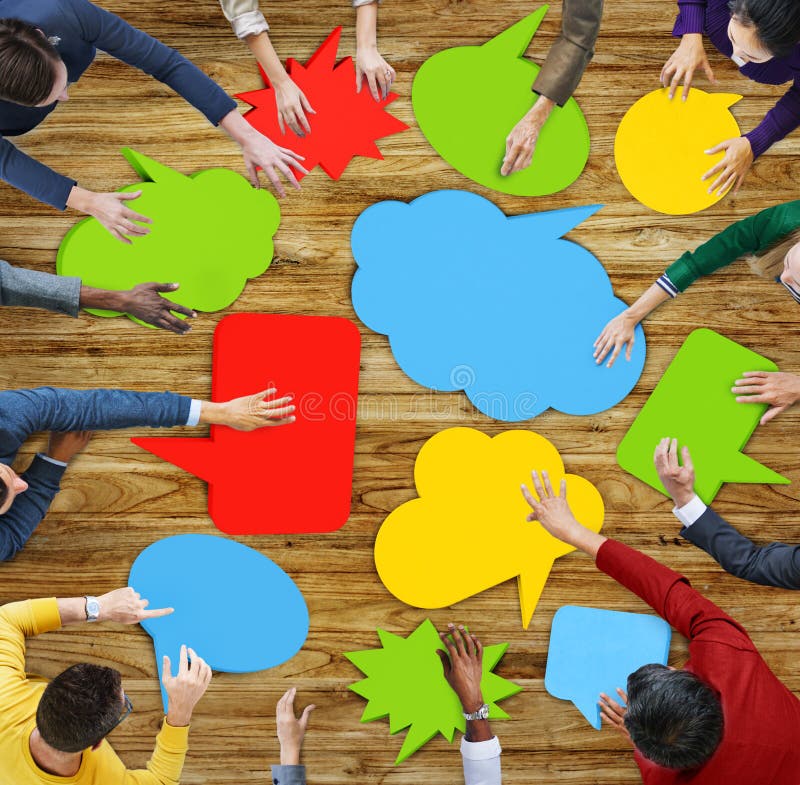 Multi-etnische Mensen Die Toespraakbellen Samenkomen Stock Afbeelding ...