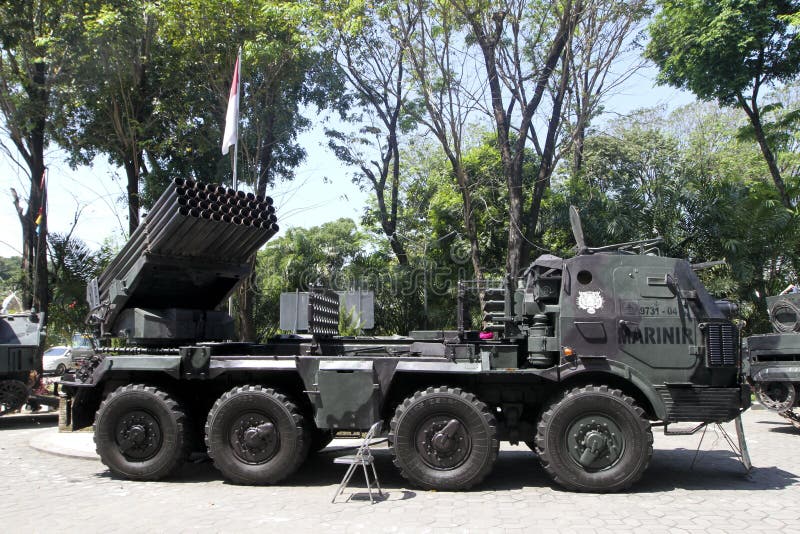 Multi-system Air Conditioner One Outdoor Unit and Several Indoor Units ...