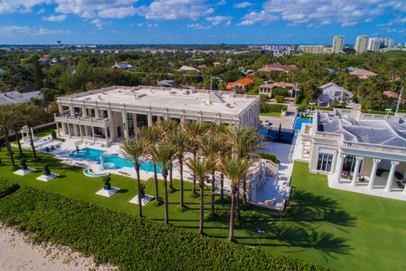 Multi Million Dollar Mansions on the Beach Editorial Photography ...