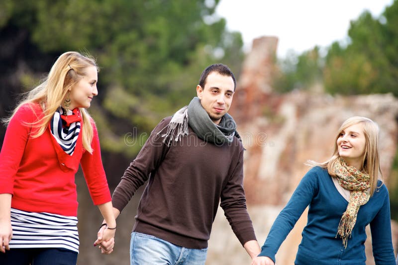 Multiculturele Groep Die Mensen Samen Loopt Stock Foto - Image of ...