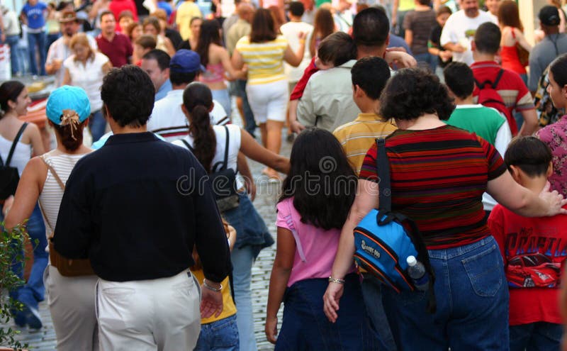 Multidão imagem de stock. Imagem de caminhada, ruas, atmosfera - 65167