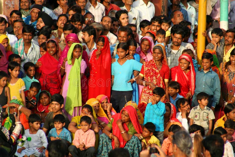 Multidão do festival imagem de stock editorial. Imagem de estilo - 24129019