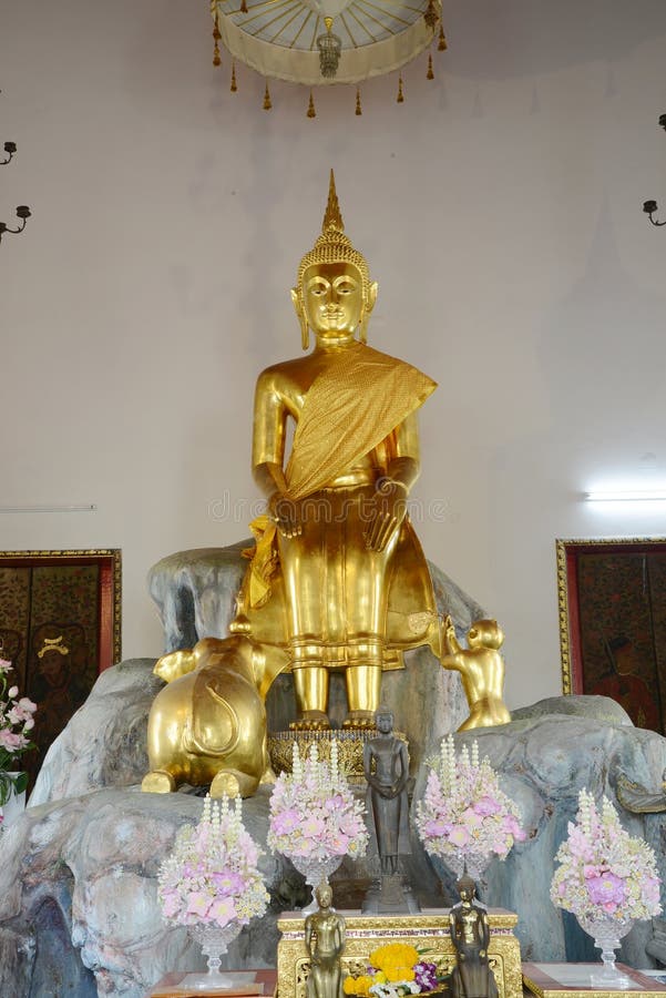 Multiple Golden Budhhas at Wat Pho. Which is One of the Largest and ...