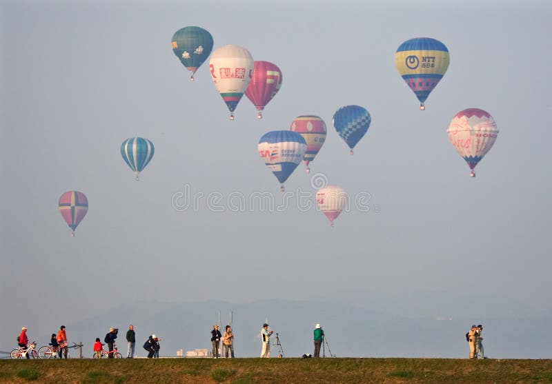 Multiple Hot Air Balloons Lift Off Editorial Photography - Image of ...