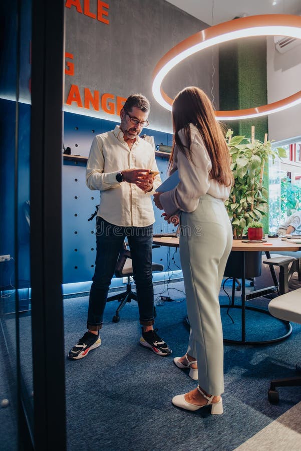 Multiracial Entrepreneurs Brainstorming in a Modern Office ...