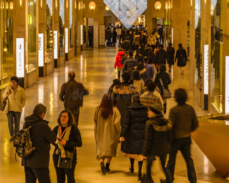 Multitud En Louvre Museum Paris Foto editorial - Imagen de visitante ...