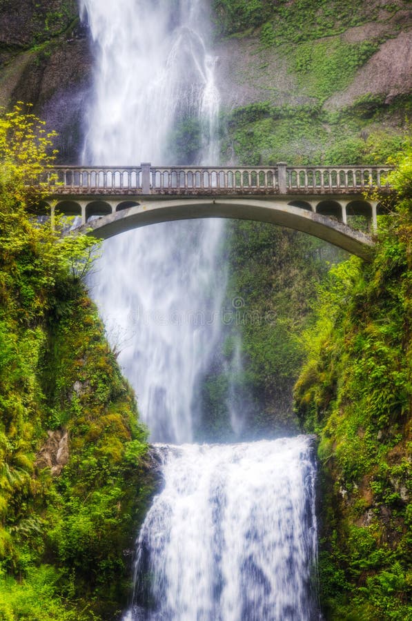 Multnomah Falls in Oregon stock image. Image of spring - 46564033