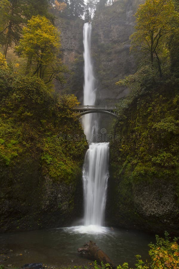 Multnomah Falls in the Fall Stock Image - Image of popular, multnomah ...