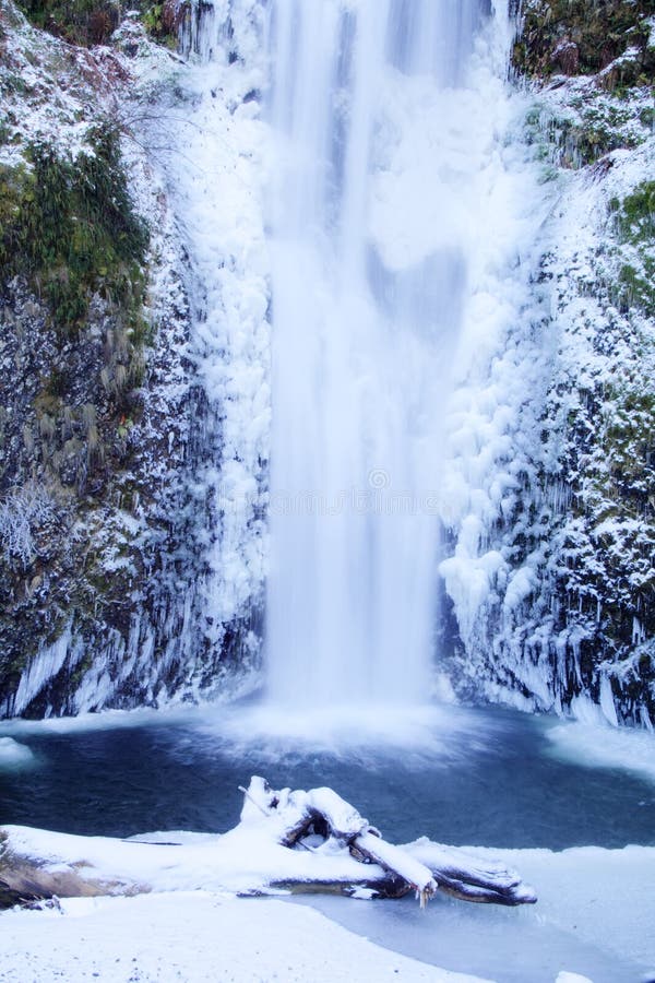 Multnomah Falls Frozen stock photo. Image of pacific, fall - 7576536
