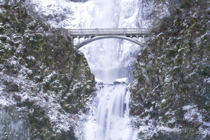 Multnomah Falls Frozen stock photo. Image of cool, cold - 7576600