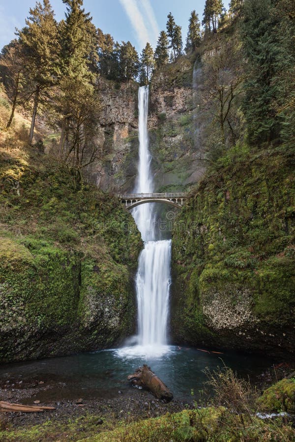 Multnomah Falls stock image. Image of falls, bridge, spring - 21190765
