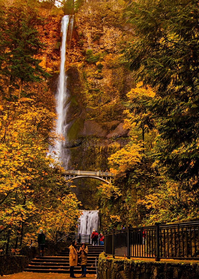 Multnomah Falls in the Columbia River Gorge of Oregon with Beautiful ...