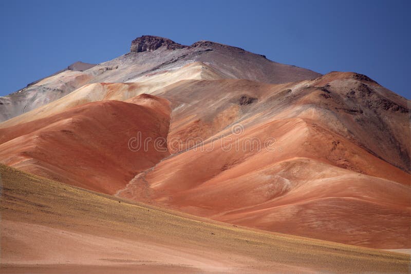 Multy-gekleurde Berg in De Daly Woestijn Stock Afbeelding - Image of ...