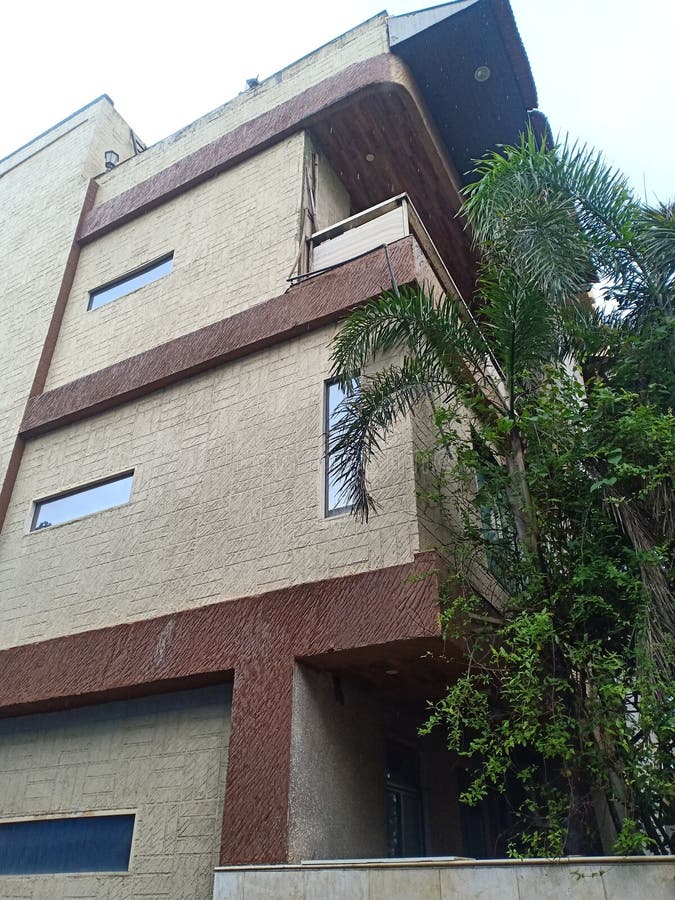 Mumbai Bungalow Near Juhu Beach Stock Image - Image of siding, tree ...