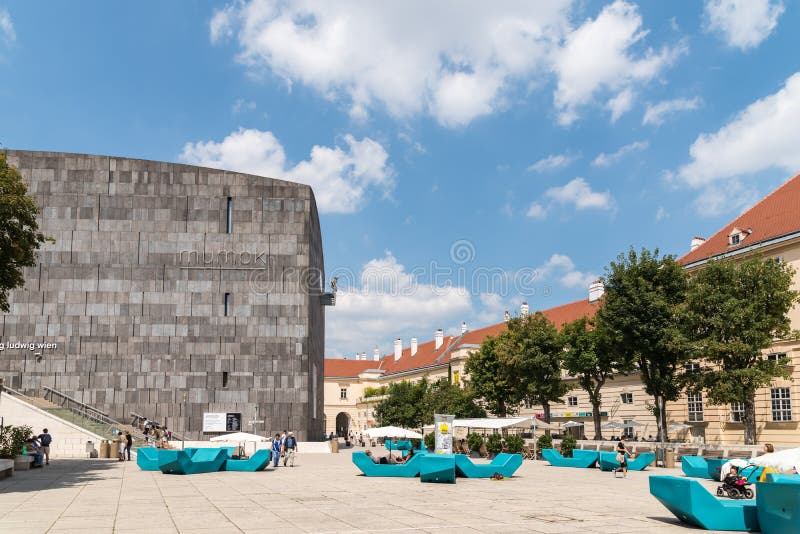 Mumok (museu Moderner Kunst) Ou Museu De Arte Moderna Imagem Editorial ...