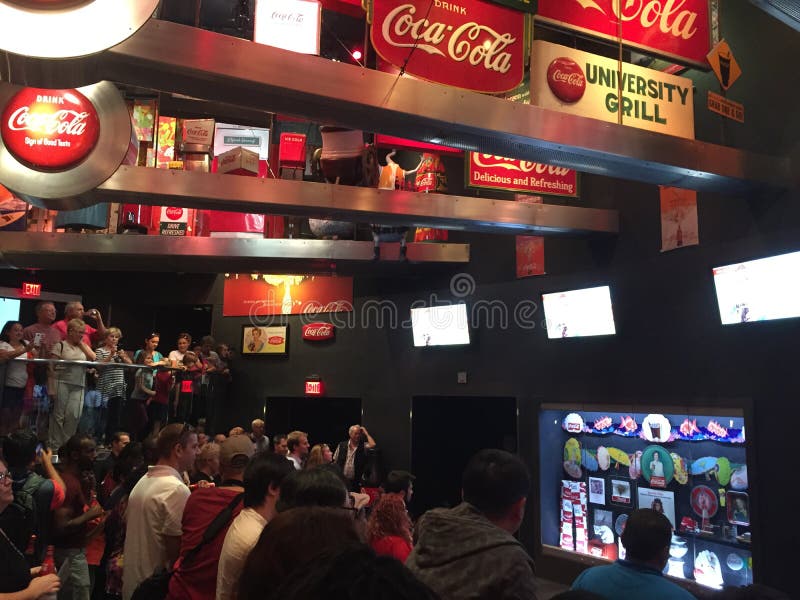 Mundo de la Coca-Cola imagen de archivo editorial. Imagen de museo ...