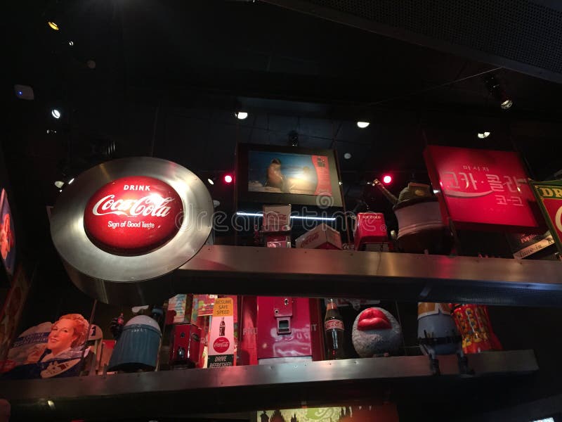 Mundo de la Coca-Cola imagen de archivo editorial. Imagen de vacaciones ...