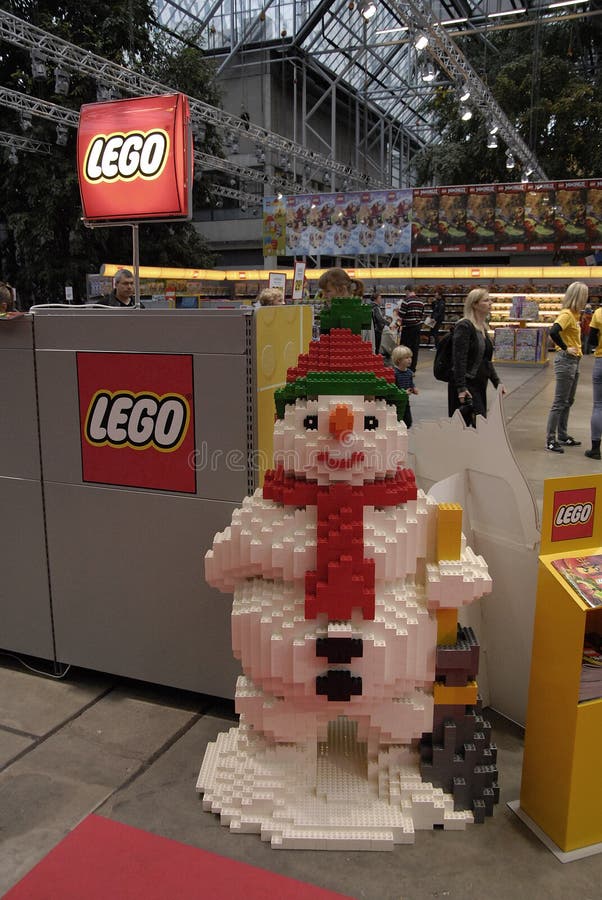 MUNDO DE LEGO EN EL CENTRO DE BELLA Imagen de archivo editorial ...
