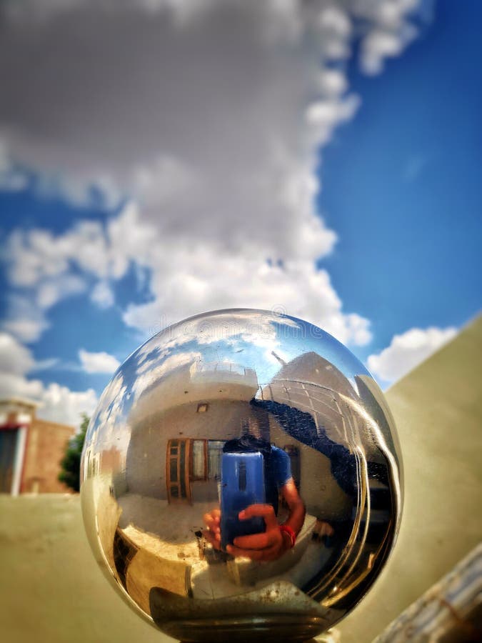 Mundo redondo imagen de archivo. Imagen de nublado, hermoso - 125764737