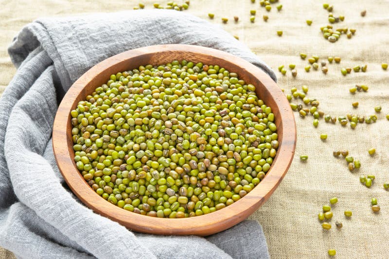 Mung Beans or Mash Peas in Wooden Bowl Stock Photo - Image of ...