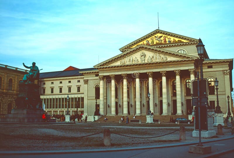 Munich city hall editorial photo. Image of europe, urban - 24956311