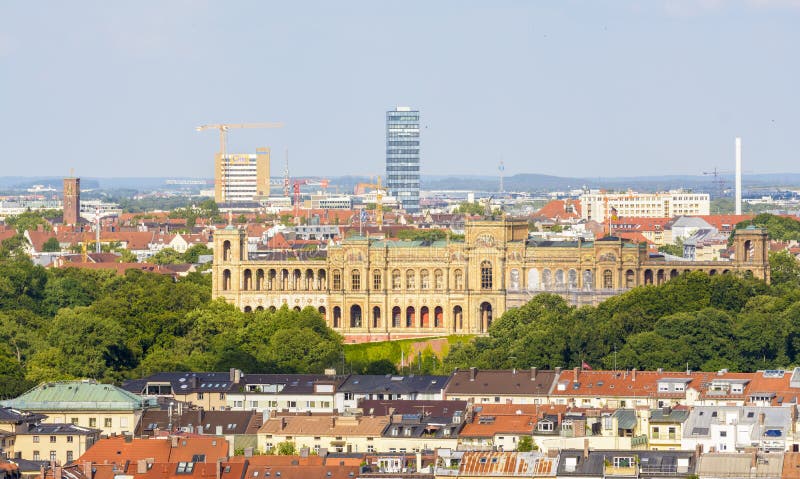 Munich panoramautsikt redaktionell bild. Bild av fasad - 56073916