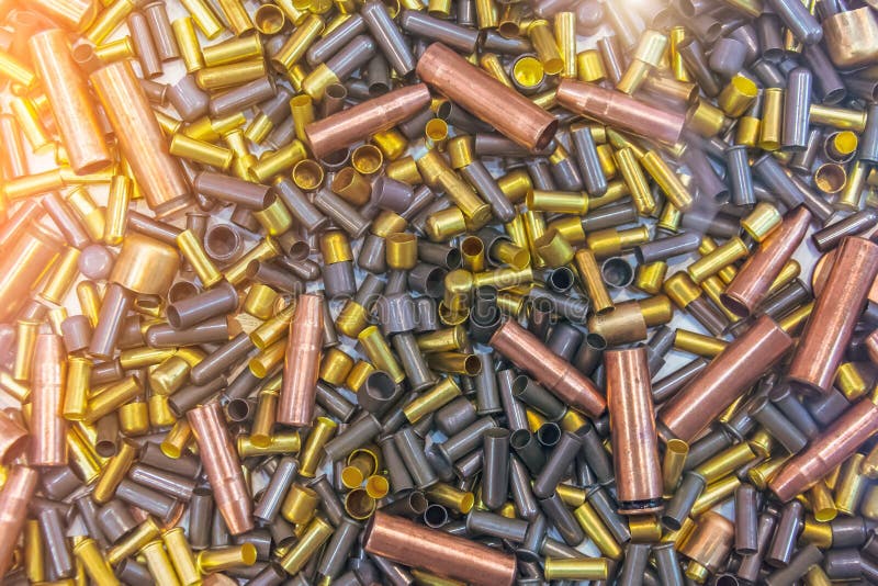 9mm Munitie Kogels Op Lichte Achtergrond Stock Afbeelding - Image of ...