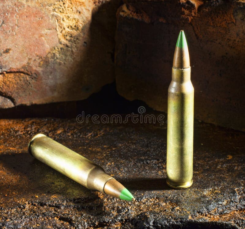 Munitions perforantes image stock. Image du jaune, munitions - 51575767