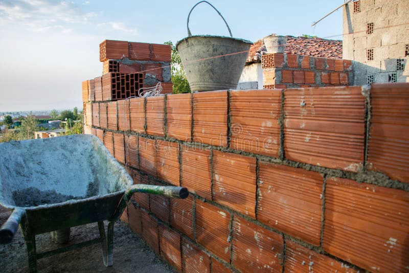 Mur De Briques Rouge Dans La Construction Photo stock - Image du ...