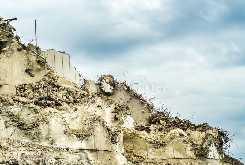 Ruines Du Mur En Béton Cassé Après Tremblement De Terre, Déchets Du ...