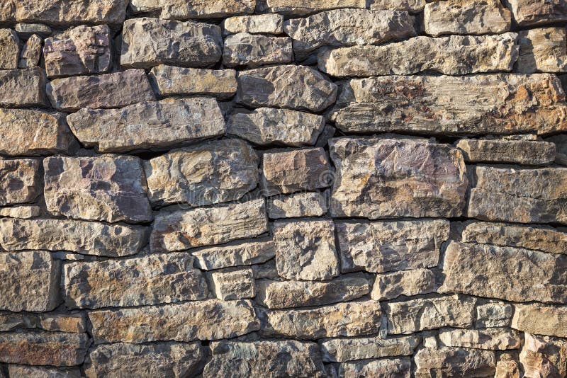 Mur en pierre de roche photo stock. Image du brique, désuet - 2865884