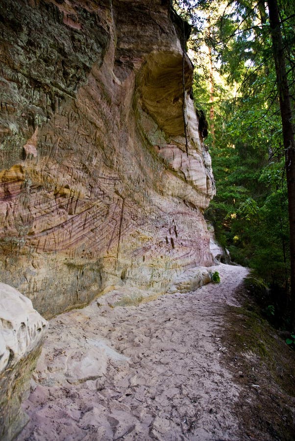Mur de roche image stock. Image du normal, pierre, surface - 23368305