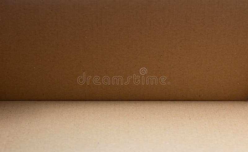Mur En Carton Et Bas De Papier Brun Au Sol Image stock - Image du ...