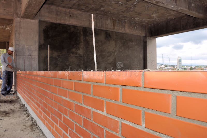 Construction de mur image stock. Image du industriel - 13544943