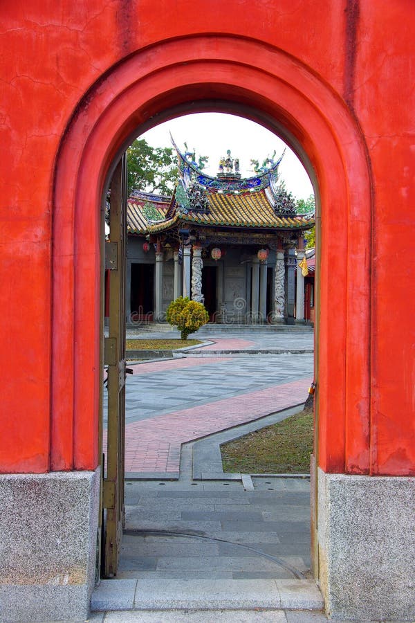 Mur et temple rouges photo stock. Image du taïwan, monuments - 22717998
